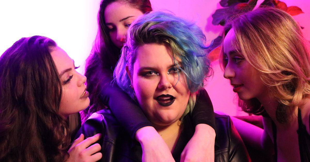 BEE-BEE'S Fantasies - QTouring